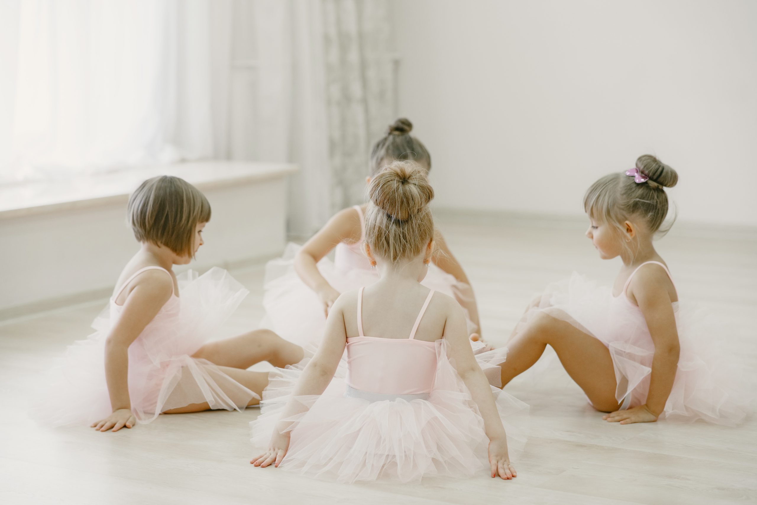 Enchaînement de mouvements de danse classique pour les enfants de 4 ans ...